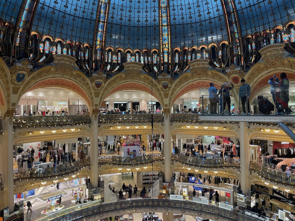 Top 20 fashion stores in Paris to shop like a Parisian - StillinParis